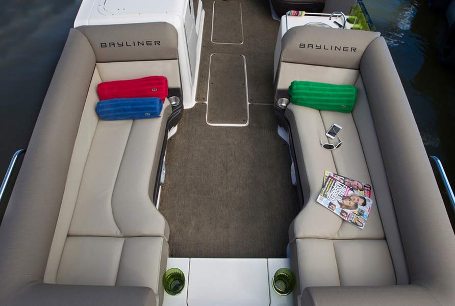 Bayliner Element XR7 Deck Boat - Buy A New Bayliner Element XR7 Today!